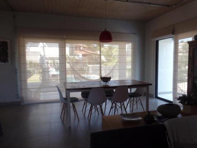 Casa com 4 Quartos para Venda, 460m², por R$ 990.000,00