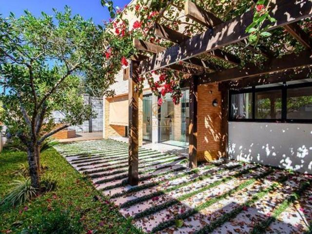 CASA COM 4 QUARTOS PARA VENDA NO ALPHAVILLE GRACIOSA EM PINHAIS