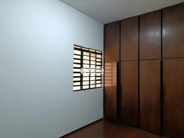 Casa com 4 Quartos para alugar, 165m² Martins