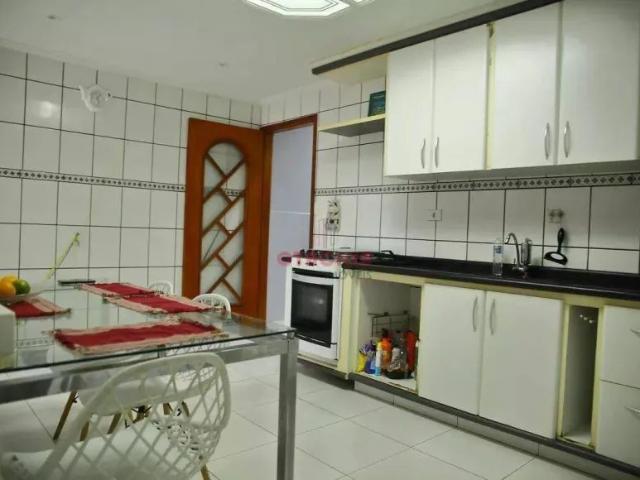 Casa com 4 Quartos para alugar, 230m² Jardim Hollywood