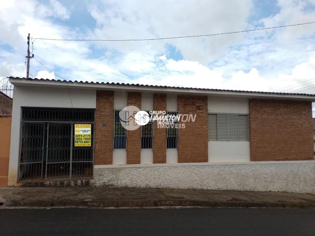 Casa com 4 quartos para alugar