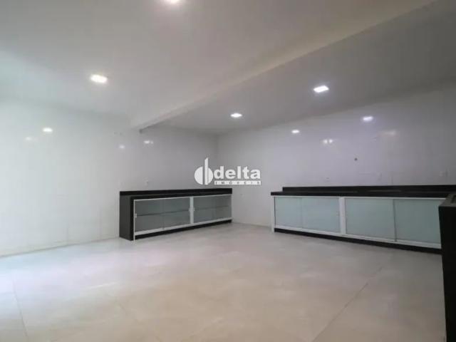 Casa com 4 Quartos para alugar, 297m² Granada