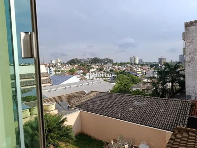 Casa com 4 Quartos para alugar, 300m² Lídice