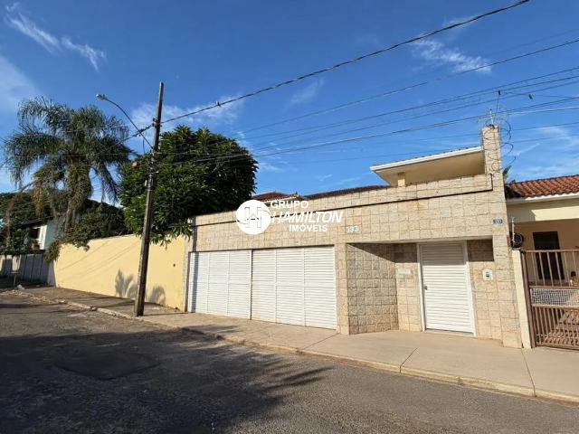Casa com 4 quartos para alugar
