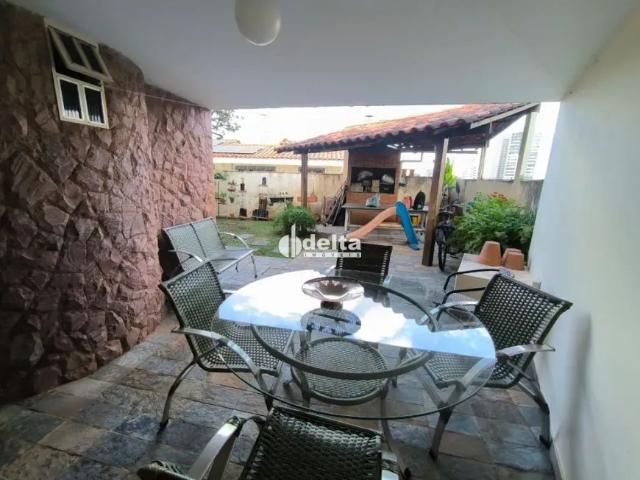 Casa com 4 Quartos para alugar, 350m² Fundinho