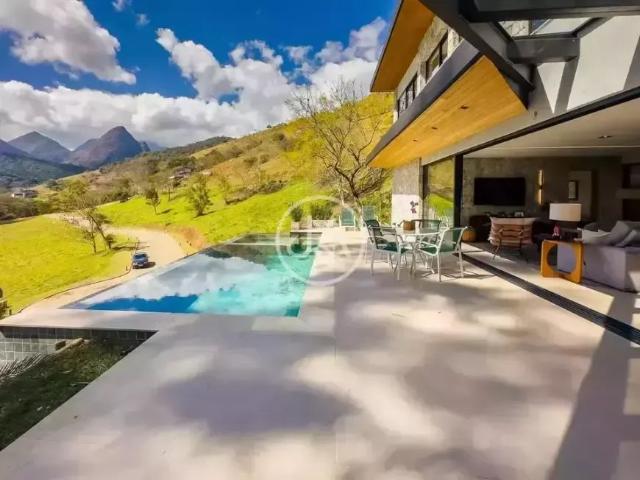 Casa com 4 Quartos para alugar, 360m² Correas