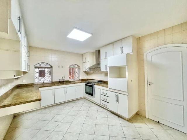 Casa com 4 Quartos para alugar, 363m² Jardim Marajoara