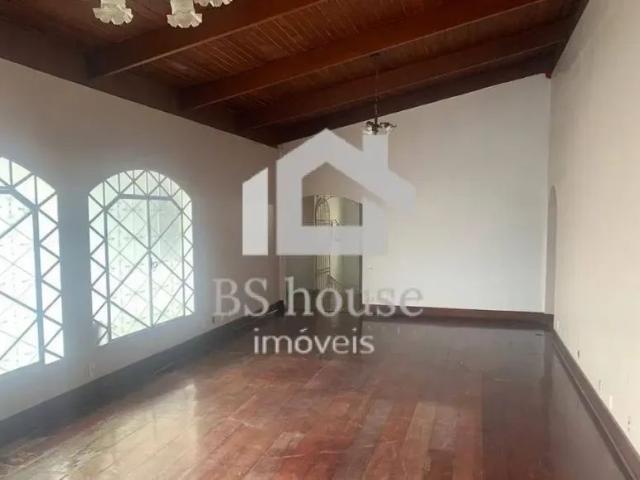 Casa com 4 Quartos para alugar, 630m² Centro