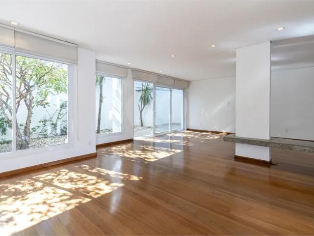 Casa com 4 quartos para locação em Alto De Pinheiros SP