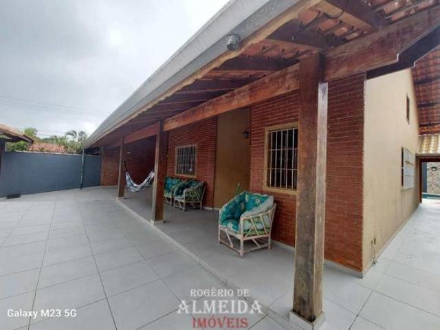 Casa com 4 quartos piscina 300 metros da praia