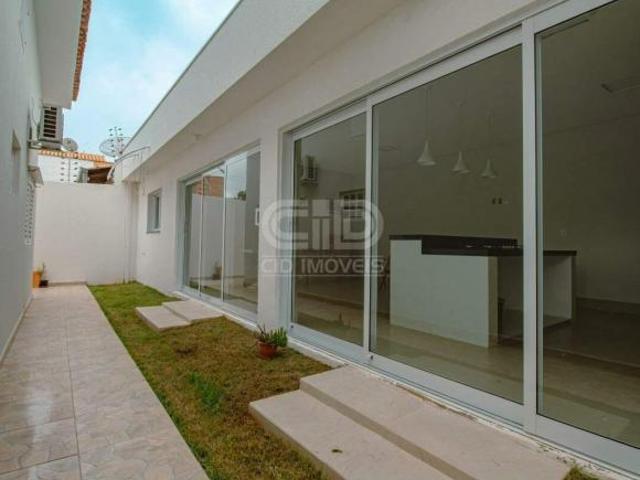 Casa com 4 quartos próximo a Av. das Torres
