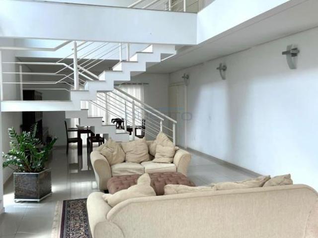 Casa com 4 quatro dormitórios na Vila Oliveira em Mogi das Cruzes