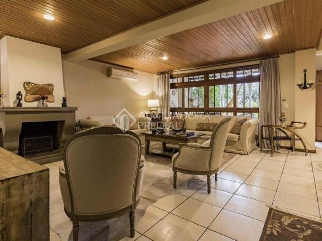 CASA COM 4 QUATRO SUITES PARA COMPRAR NO BAIRRO CHACARA DAS PEDRAS