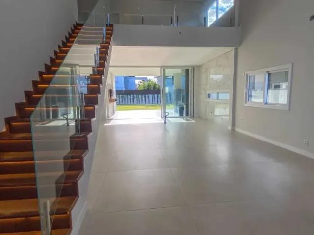 Casa com 4 suítes e 4 vagas de garagem Campeche, Florianópolis/SC