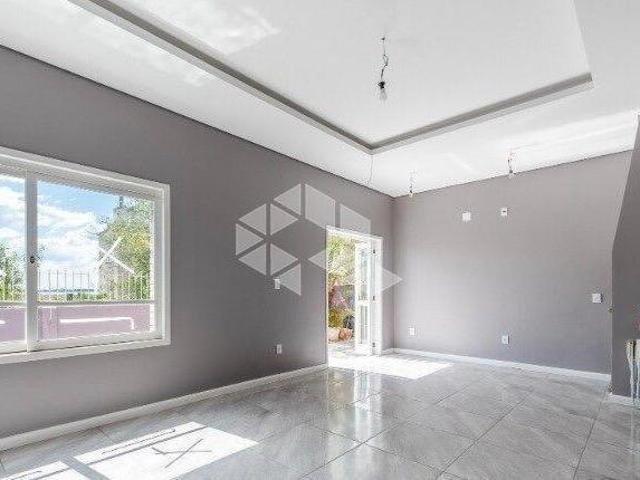 Casa com 4 suites, 4 vagas de garagem e vista para o Guaiba, Bairro Vila Assunção