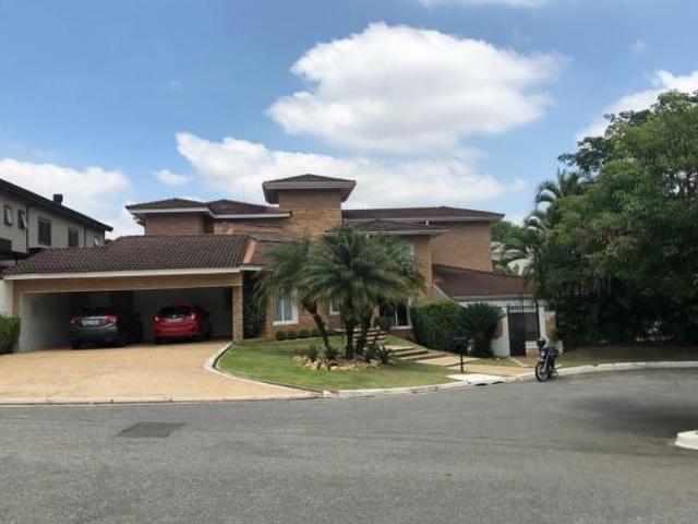 Casa com 4 suítes, 4 vagas e 5 banheiros com 500m² em Alphaville, Residencial 2, Barueri