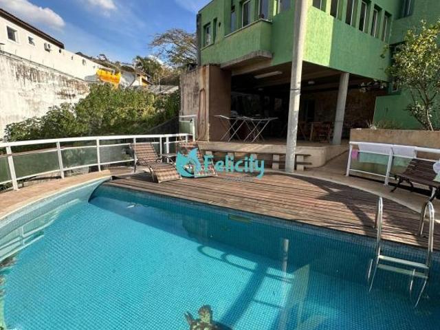 Casa com 4 suítes, 4 vagas, 346m2 no City América