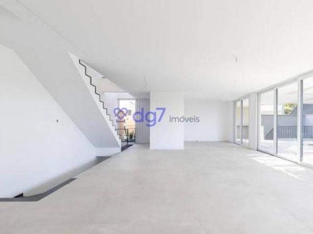Casa com 4 suítes, 584 m² Alto da Boa Vista!