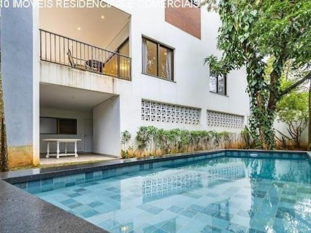 Casa com 4 suítes 7 vagas a venda na Chácara Flora