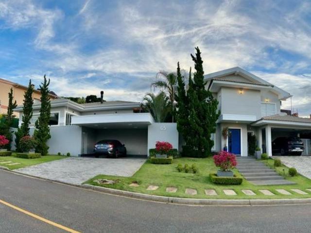 Casa com 4 suítes, 2 vagas de garagem e piscina Condomínio Vereda América