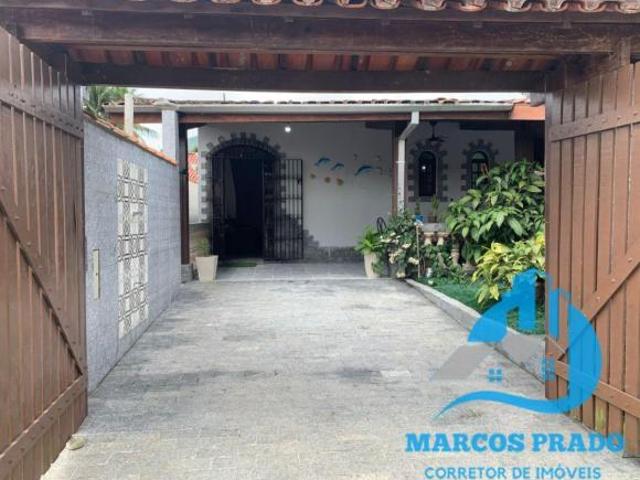 Casa com 4 suítes + uma casa nos fundos com 2 quartos na praia das Toninhas Ubatuba