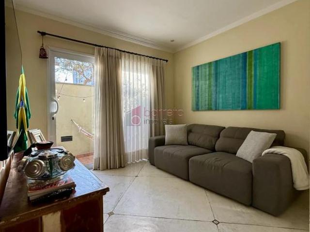 CASA COM 4 SÚITES À VENDA NA REGIÃO CENTRAL DE JUNDIAÍ/SP