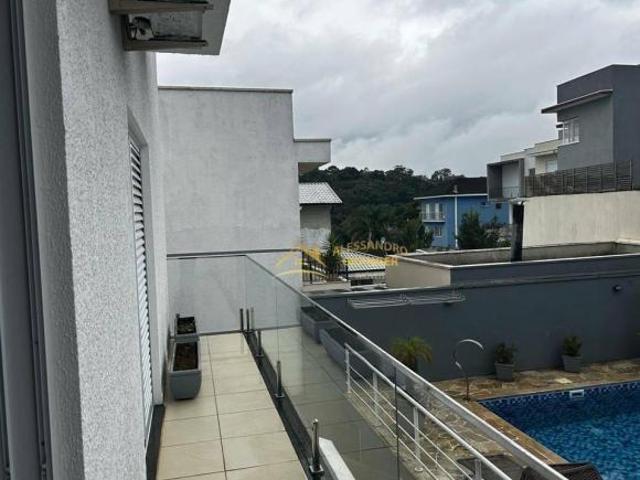 CASA COM 4 SUÍTES A VENDA NO CONDOMÍNIO ARUÃ EM MOGI DAS CRUZES