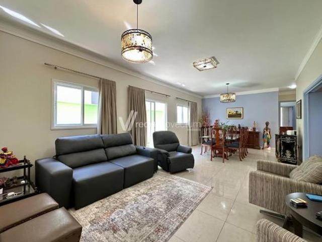 CASA COM 4 SUITES A VENDA EM VALINHOS
