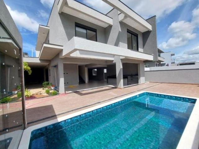 Casa com 4 Suítes à venda, por R$ 2.300.000