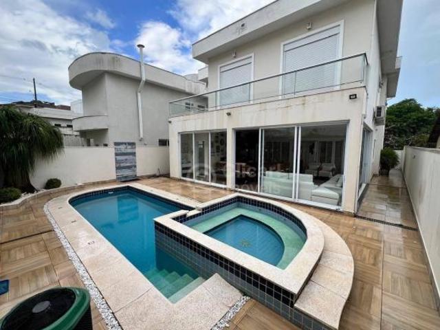 Casa com 4 suítes à venda, 325 m² por R$ 2.400.000