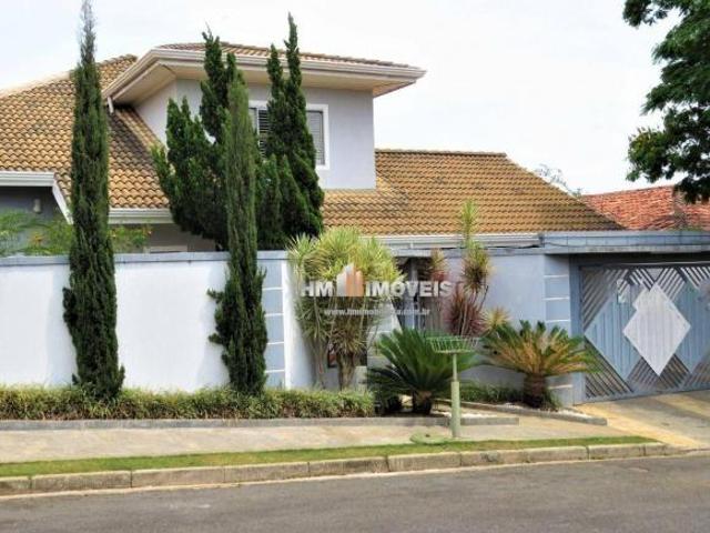 Casa com 4 suítes, aquecimento solar, 4 vagas de garagem, piscina de alvenaria, área gourmet, escrit