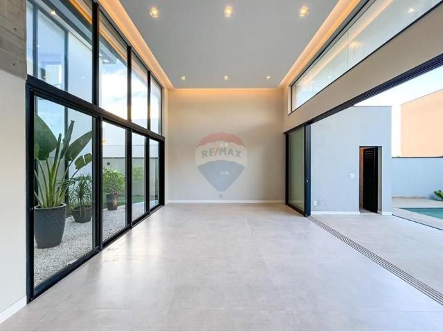 Casa com 4 suítes com modulados e piscina para locação no Alphaville Nova Esplanada