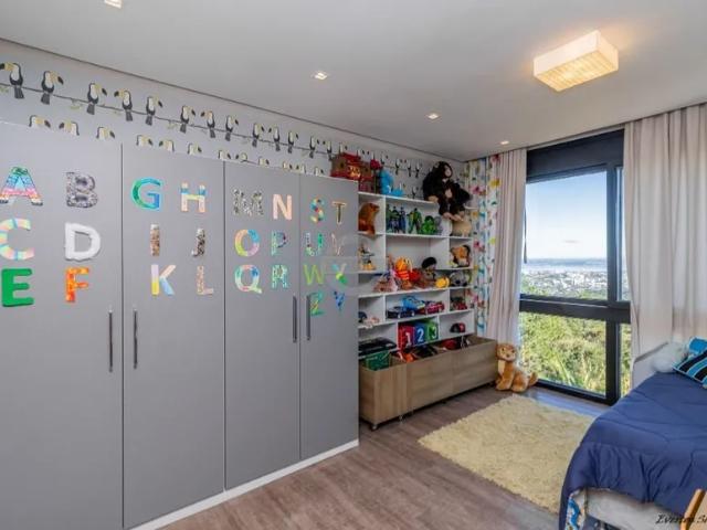 Casa com 4 suítes de 500m² na Vila Nova!