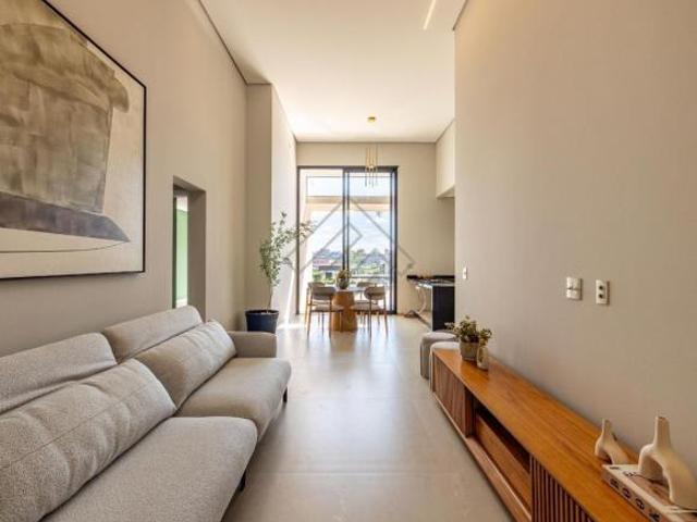 Casa com 4 suítes e lazer completo com piscina e fire pit no Arborais