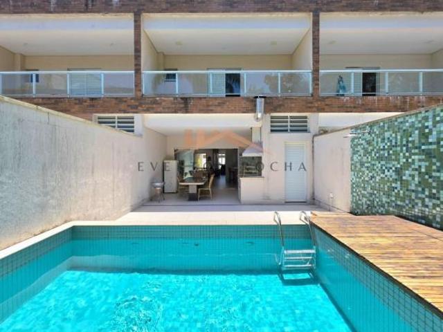 Casa com 4 suítes e piscina aquecida para alugar ou comprar