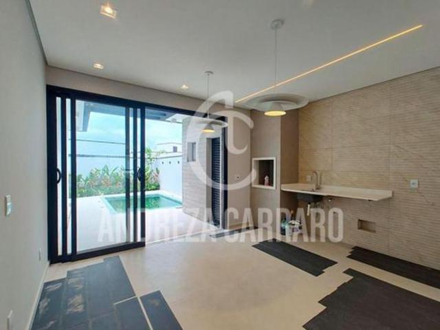 Casa com 4 suítes e piscina no Condomínio Sunlake