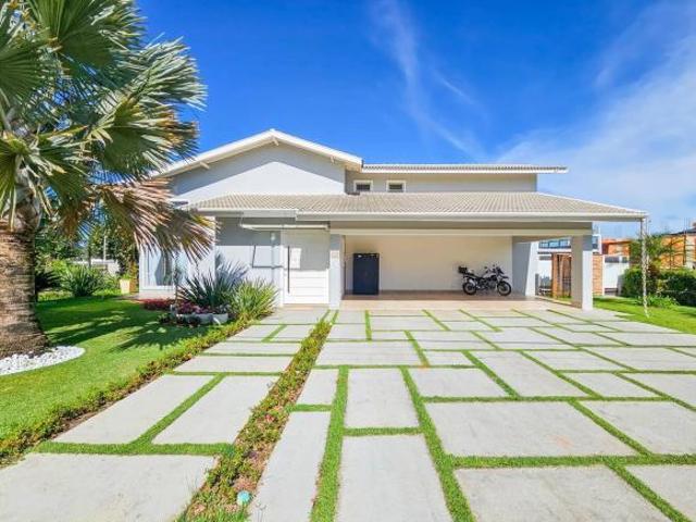 Casa com 4 suítes e piscina no Portal Japy Golf Club