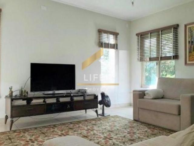 Casa com 4 Suítes e 2.190m² de Terreno no Condomínio Moinho de Vento, Valinhos