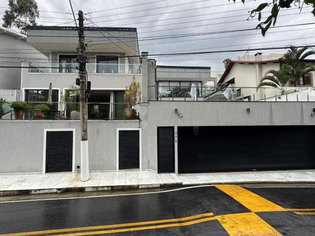 Casa com 4 suites e 6 banheiros a venda, 700m2 Arujazinho IV Arujá SP