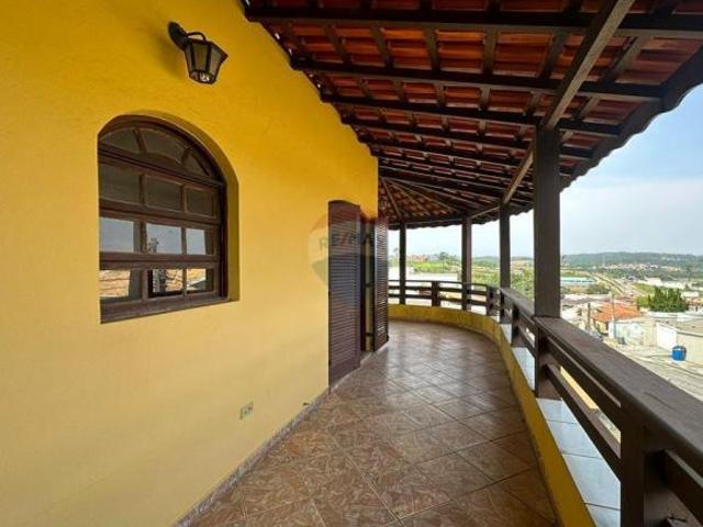 CASA COM 4 SUÍTES EM CONDOMÍNIO FECHADO NO CENTRO DE IBIÚNA SP
