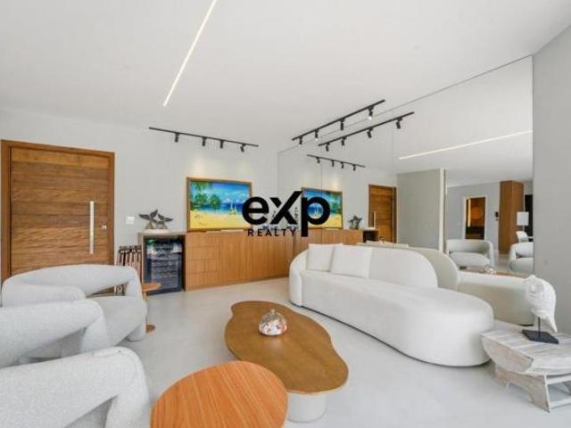 Casa com 4 suítes em Ilhabela