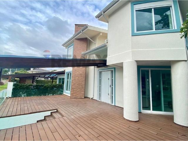 Casa com 4 Suítes em Jurerê para alugar