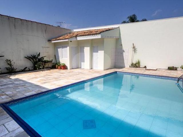Casa com 4 suítes, moderna dentro da City Campo Grande