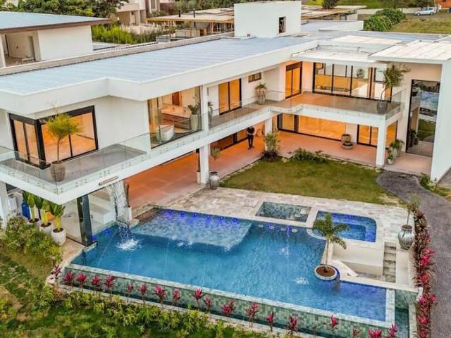 Casa com 4 suítes no condomínio FAZENDA SERRAZUL