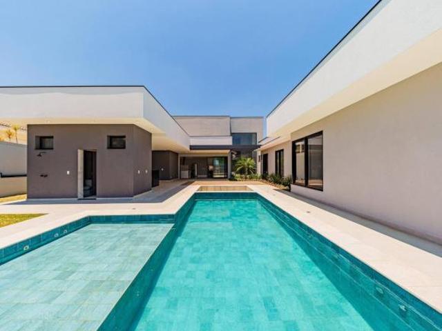 Casa com 4 suítes no condomínio FAZENDA SERRAZUL I