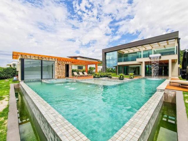Casa com 4 suítes no condomínio FAZENDA SERRAZUL I