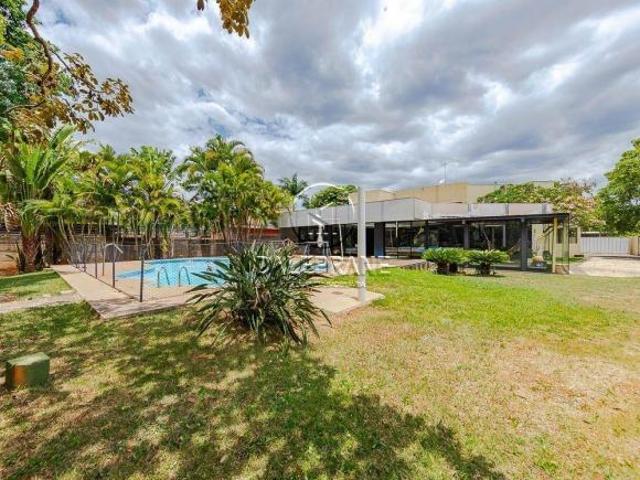 CASA COM 4 SUÍTES NO JARDIM BOTÂNICO