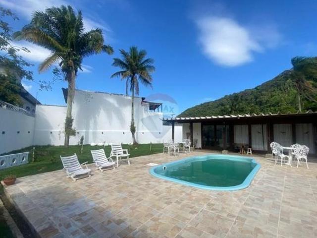 Casa com 4 suítes para comprar no Jardim Guaiuba!