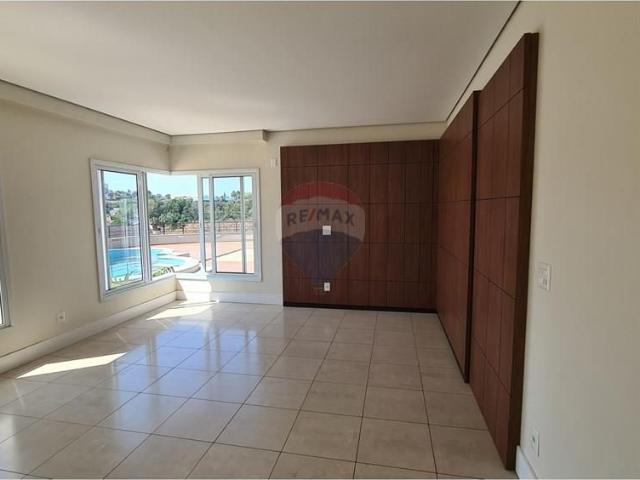 Casa com 4 suítes para locação em Valinhos