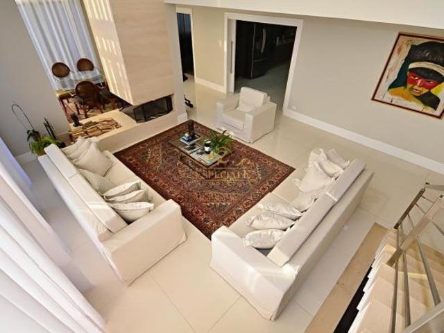 CASA COM 4 SUÍTES PARA VENDA NO BUTIATUVINHA EM CURITIBA
